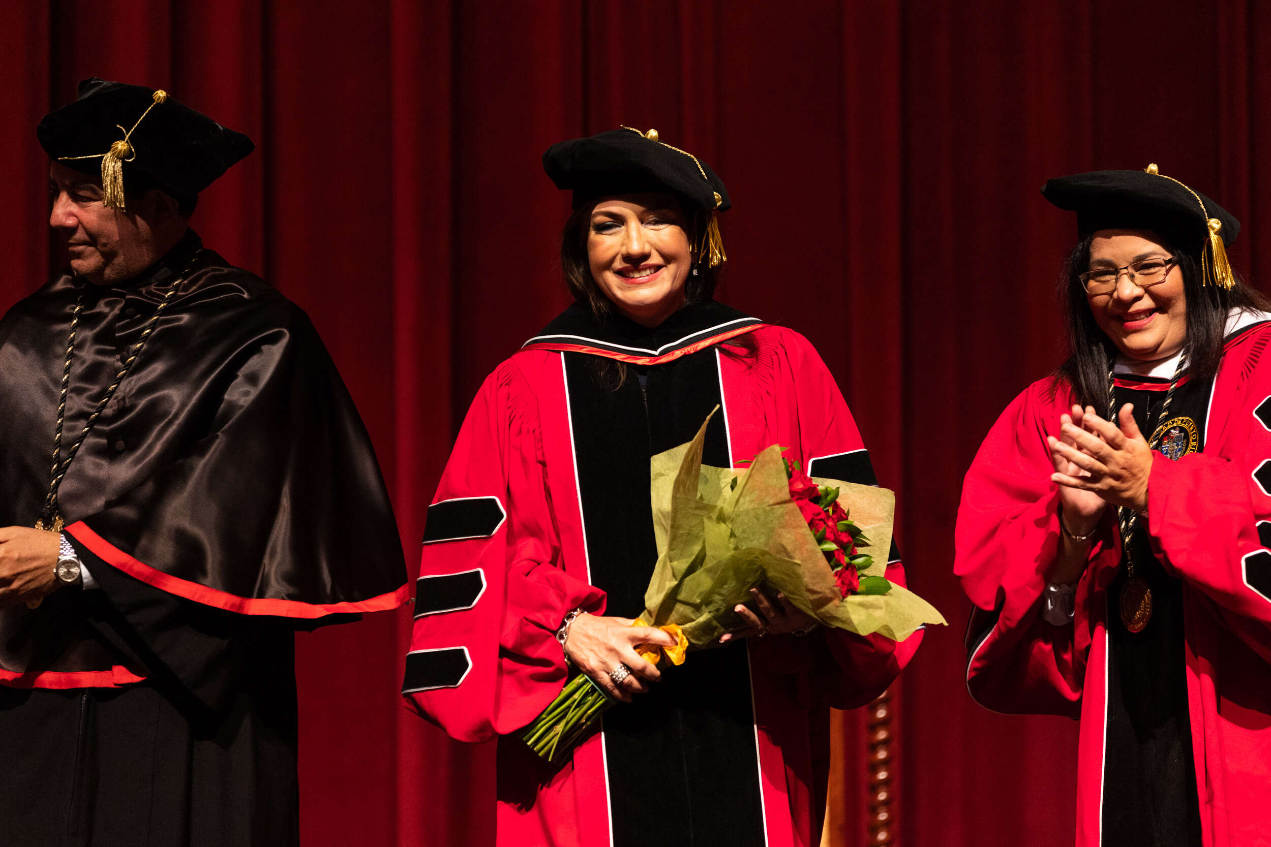 Ada Monzón recibe doctorado Honoris Causa - NotiCel - La verdad como es ...