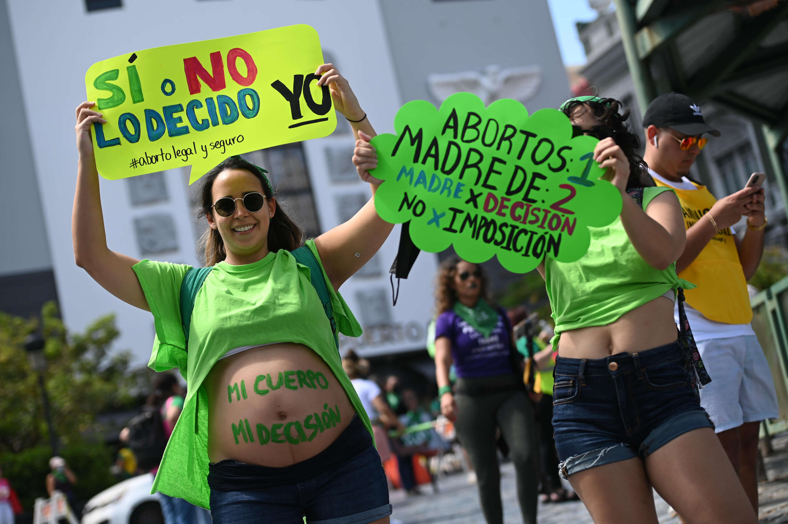 Se manifiestan por el derecho a decidir de las mujeres - NotiCel - La ...