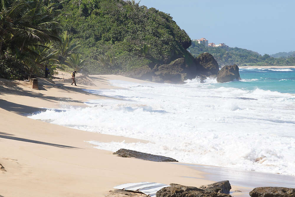 Alcalde de Manatí busca restaurar la Playa Los Tubos y el casco urbano ...