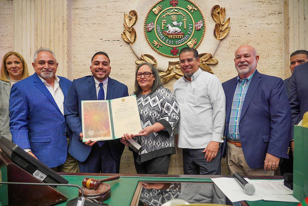Juramenta el nuevo representante por el distrito 3 de San Juan ...