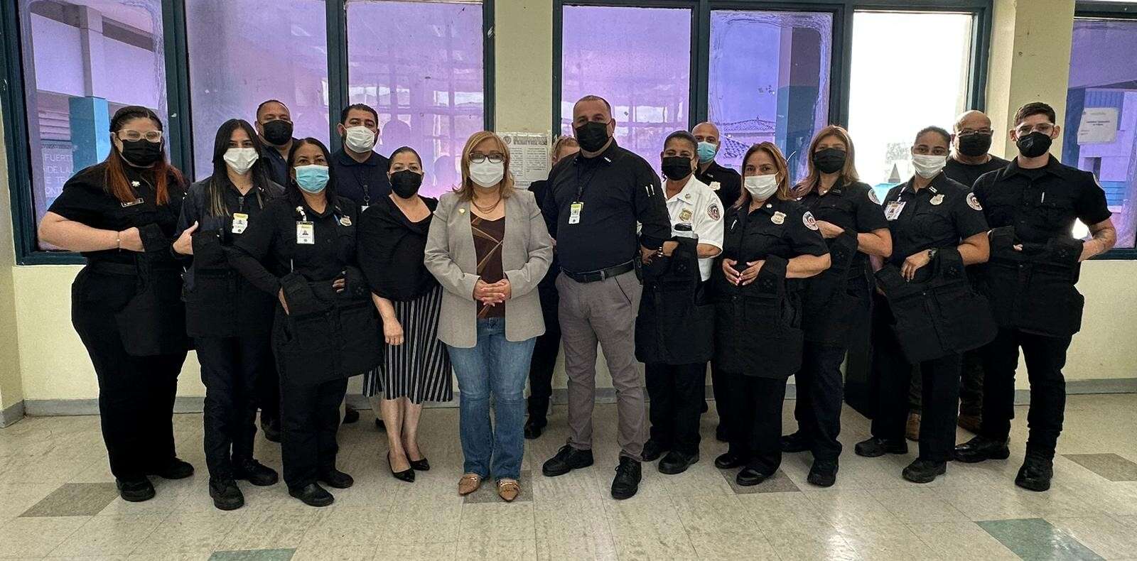 DCR adquiere equipo de seguridad para los oficiales de servicios ...