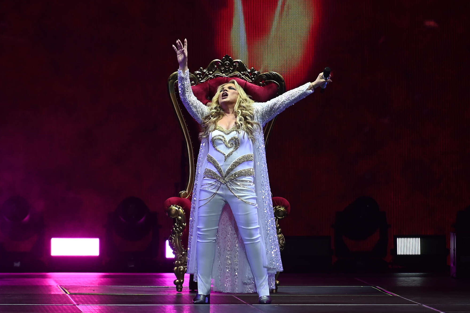 Reina el Choliseo la diva ponceña Ednita Nazario - NotiCel - La verdad ...