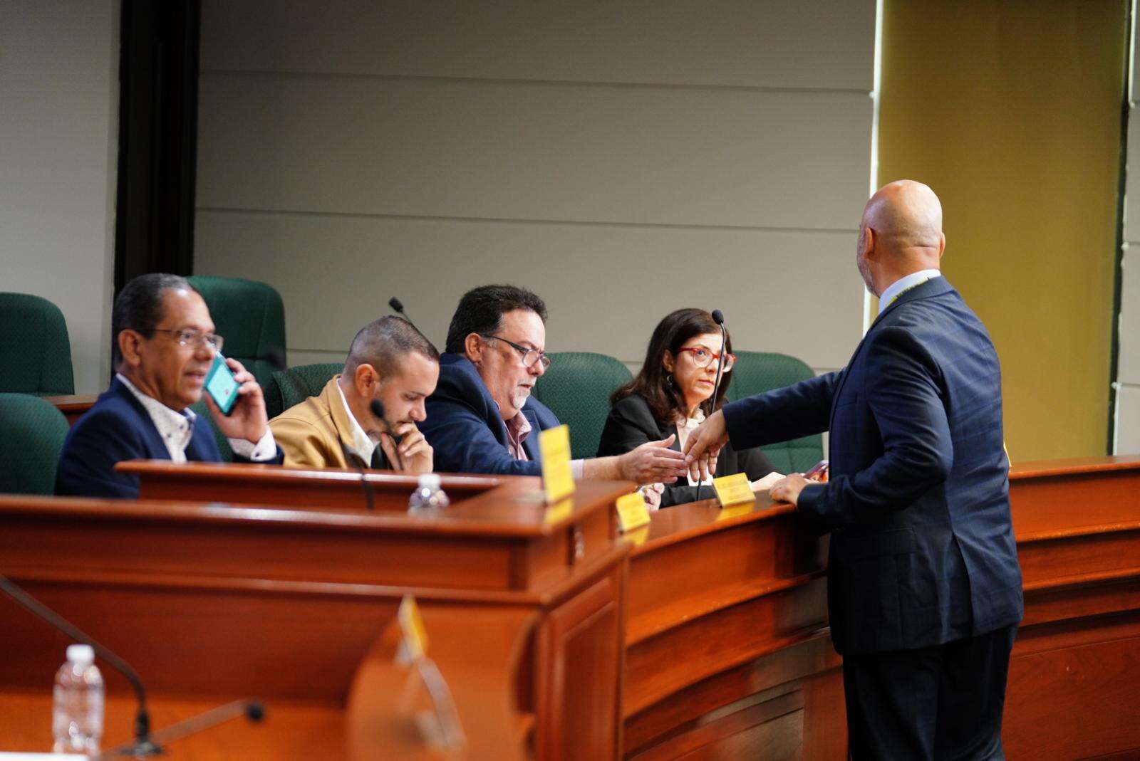 Tenso intercambio entre representantes y directiva de LUMA Energy ...