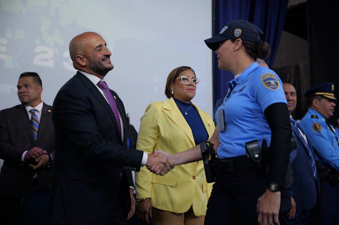 Certifican 132 nuevos agentes a la Policía de Puerto Rico - NotiCel ...