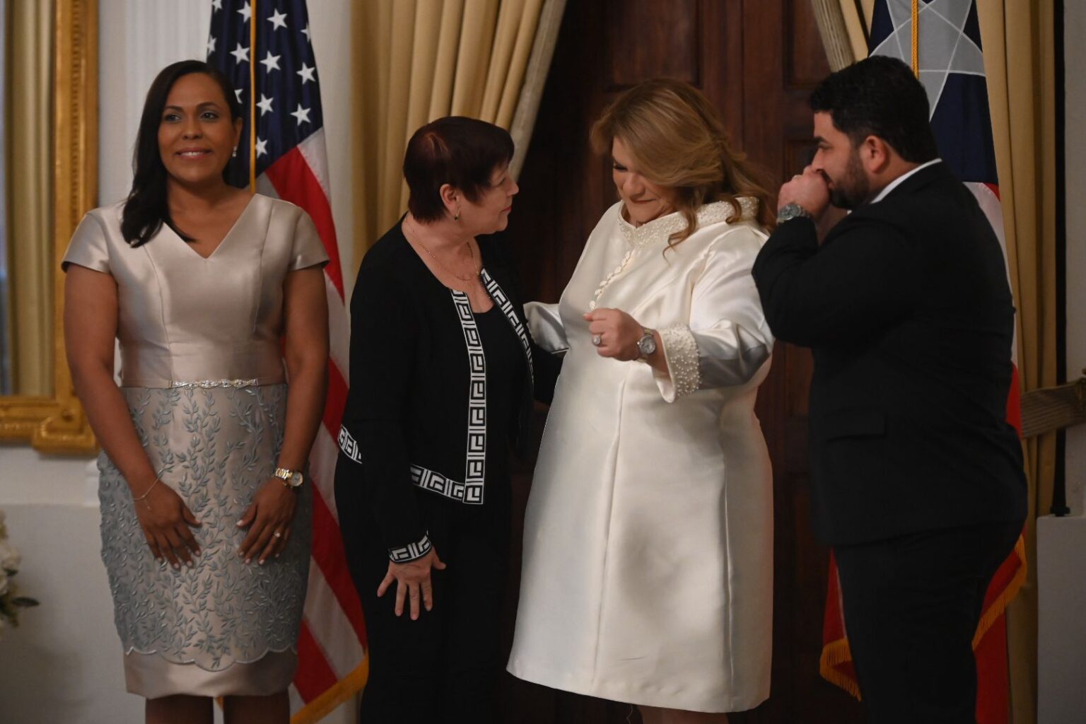 Saludo protocolar en fotos: líderes religiosos, cívicos, políticos y ...